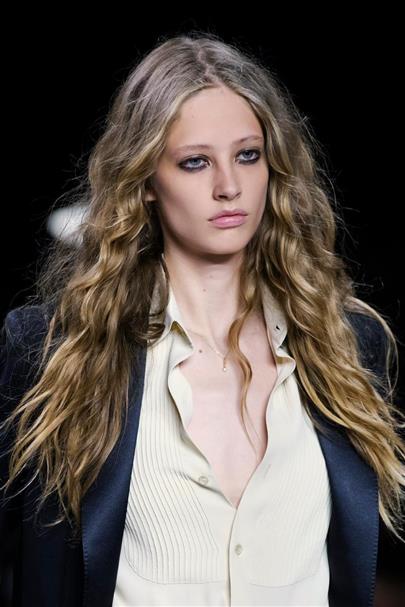 Pelo fino: mechas y colores de moda y que dan volumen al cabello fino