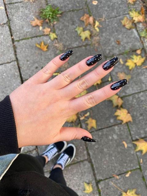 15 Diseños De Uñas Negras Para Triunfar Cómo No Parecer Emo Y Ganar En