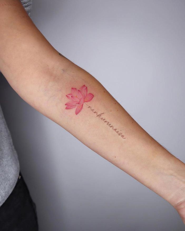 16 tatuajes de flor de loto: significado, dibujos, minimalistas