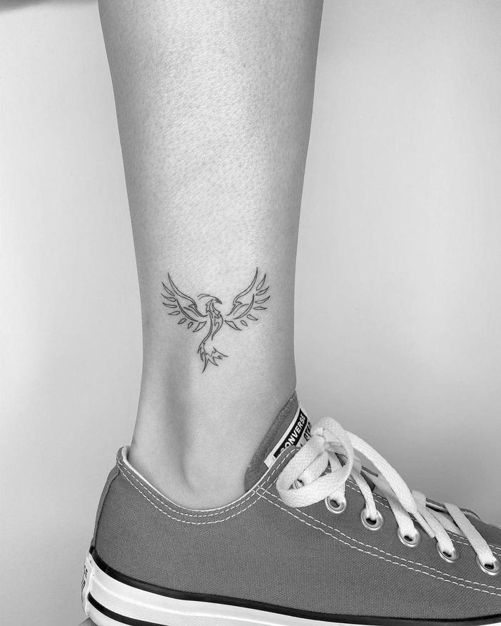 20 tatuajes de ave fénix: blanco y negro, para mujer, minimalista...