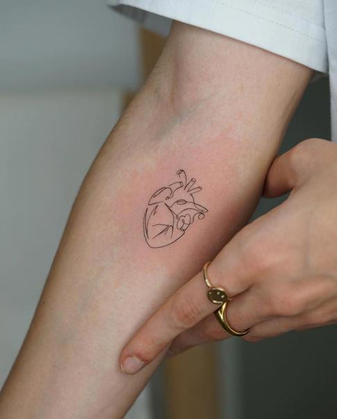 20 tatuajes de corazones: pequeños, simples, anatómicos...