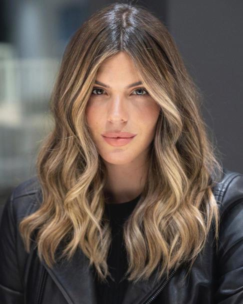 10 tipos de mechas para morenas tendencia en 2024 que no pararán de ...