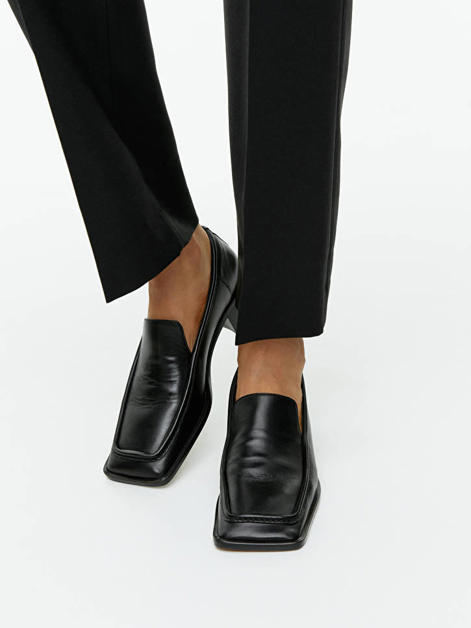 14 zapatos con punta cuadrada para tus looks de oficina en septiembre