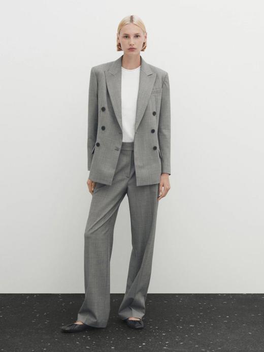 Cómo vestir de gris para ir elegante: trucos de estilista para looks ...
