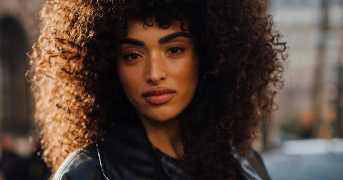 3 tipos de pelo rizado: de la forma de S suave al rizo afro y cómo ...