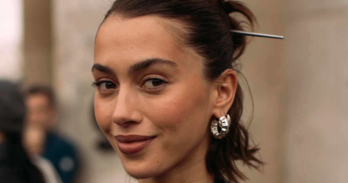 8 peinados para disimular el cabello sucio en pelo liso: elegantes y en ...