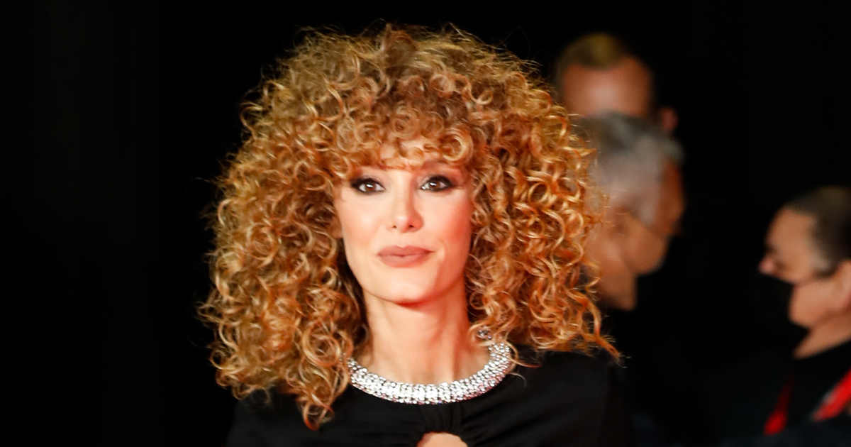 Si tienes el pelo rizado, el 'plopping' es la técnica fácil que tienes ...