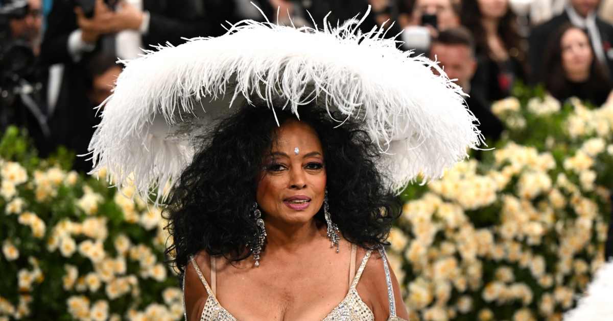 Diana Ross, reina eterna del glamour, deslumbra en la Met Gala 2025 con un espectacular vestido ...