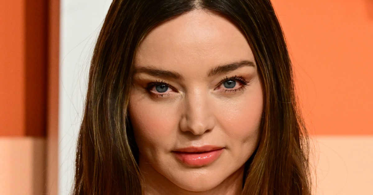 Miranda Kerr, (42 años) sobre cómo preparar la piel para el maquillaje ...