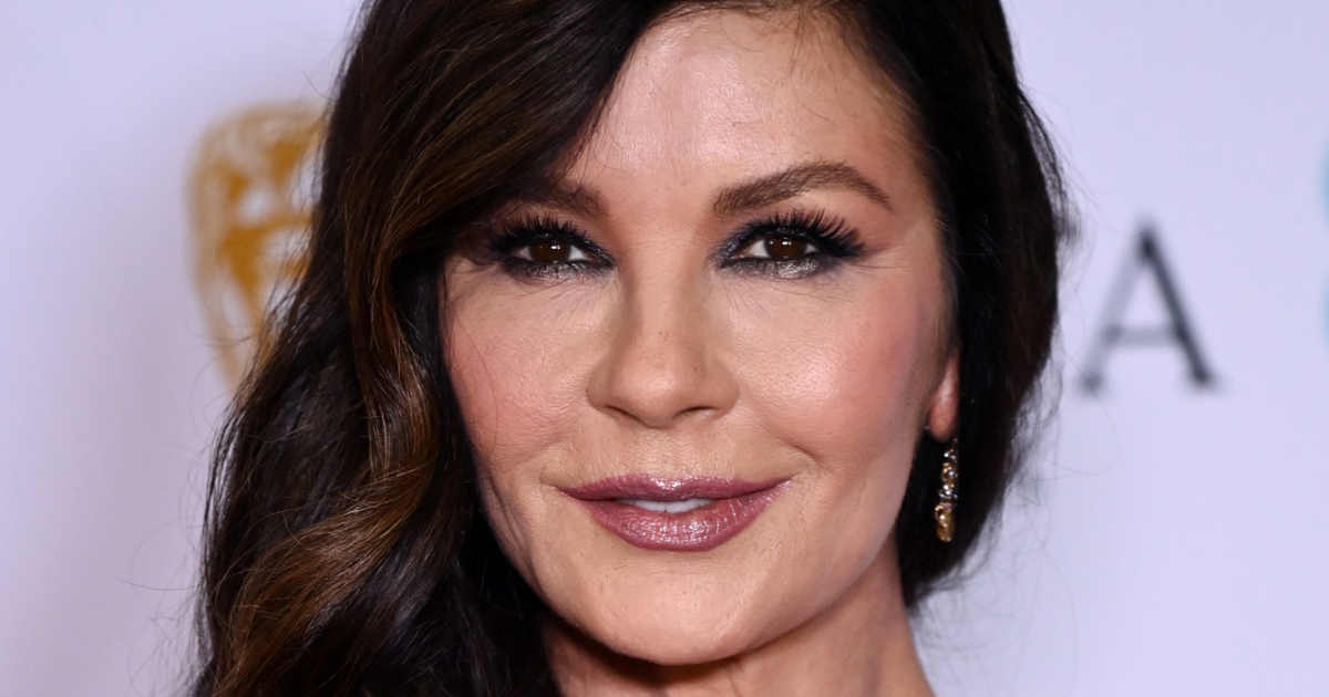 Catherine Zeta-Jones (55 años): “Uso miel y cerveza como acondicionador ...