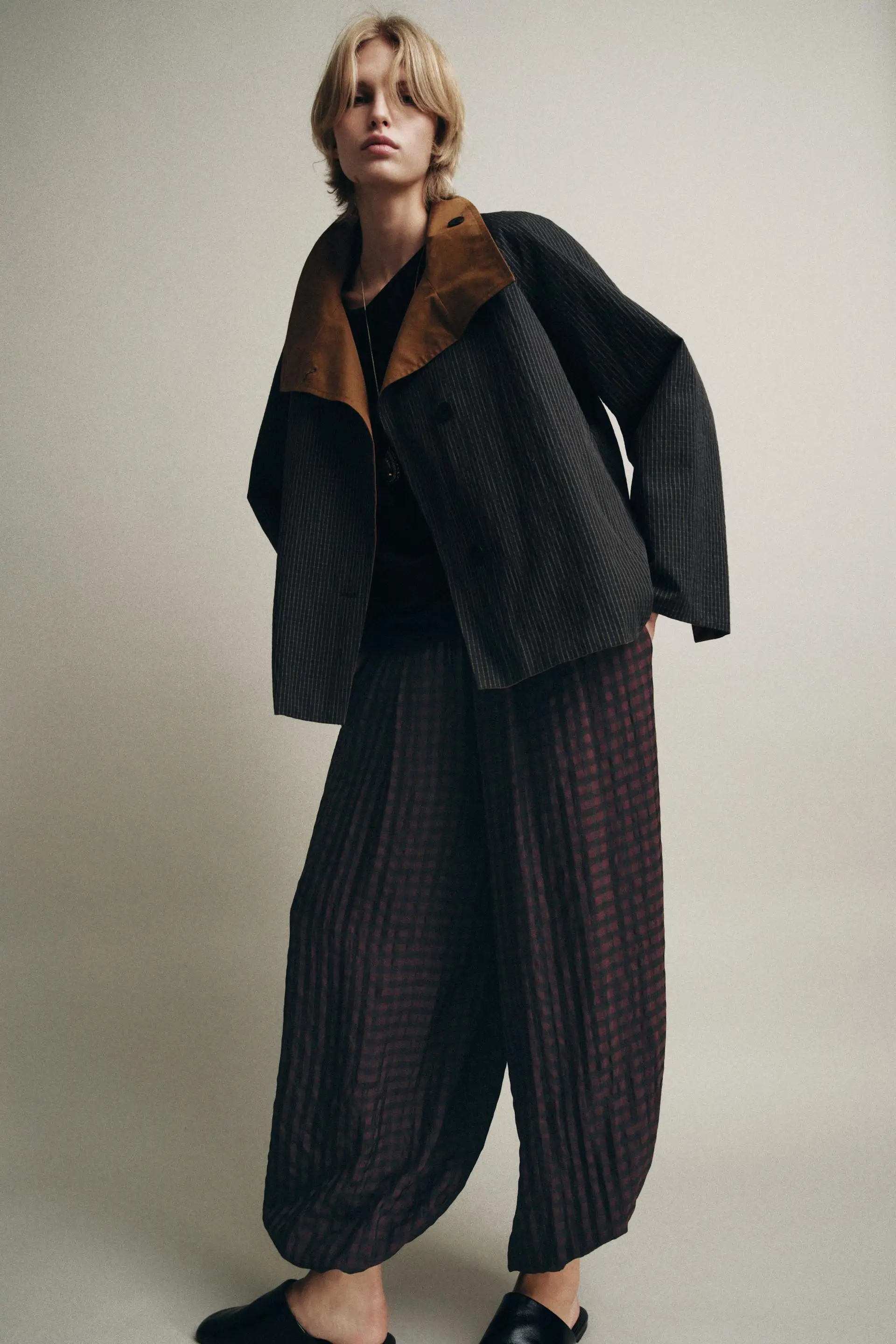 Acaban de aterrizar en Zara los pantalones bombachos que serán tendencia este invierno y ...