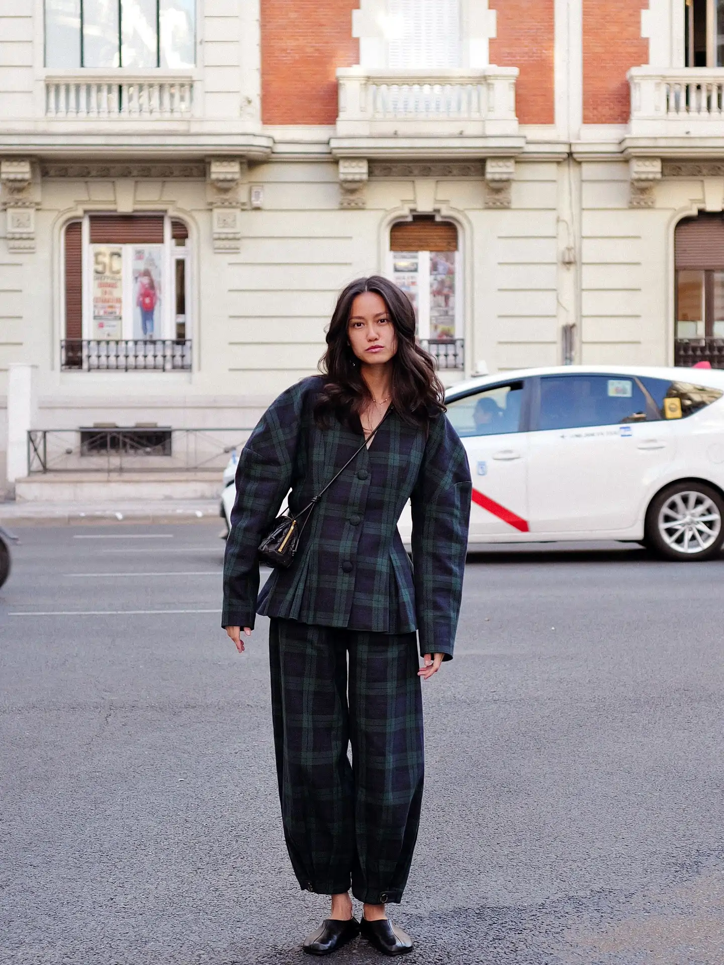 Cómo llevar los pantalones balloon: 10 ideas de street style que me ...
