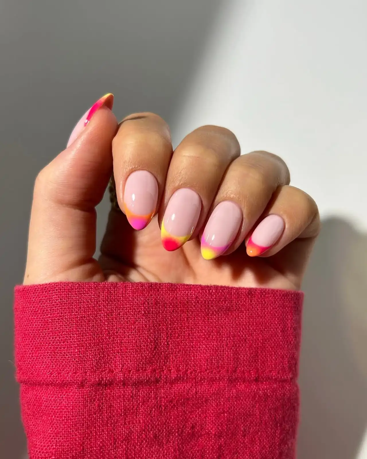 Las manicuras francesas de colores elegantes que no pasan de moda