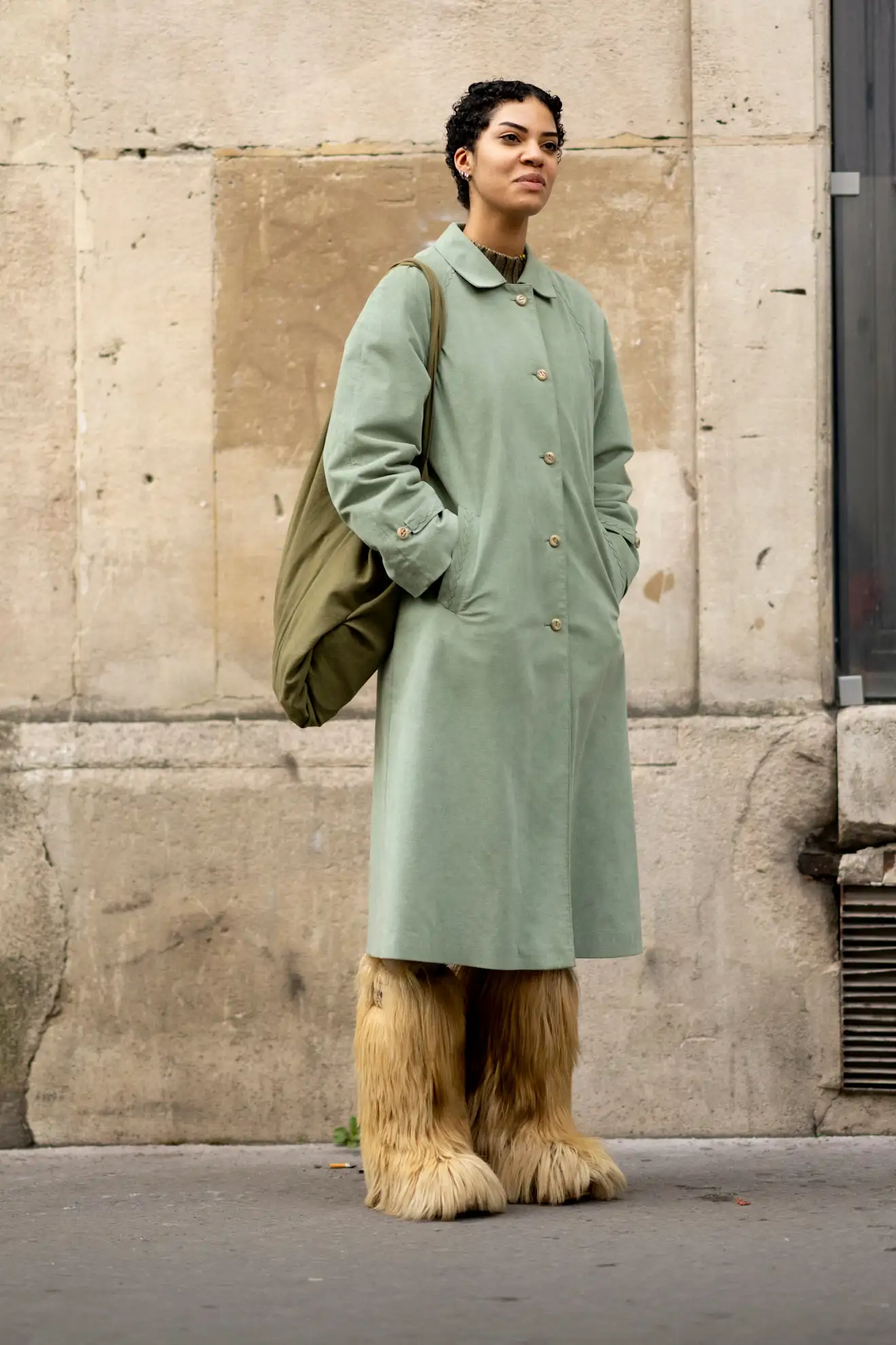 Cómo llevar botas de pelo o botas peluche en 2026: 10 ideas fáciles de ...