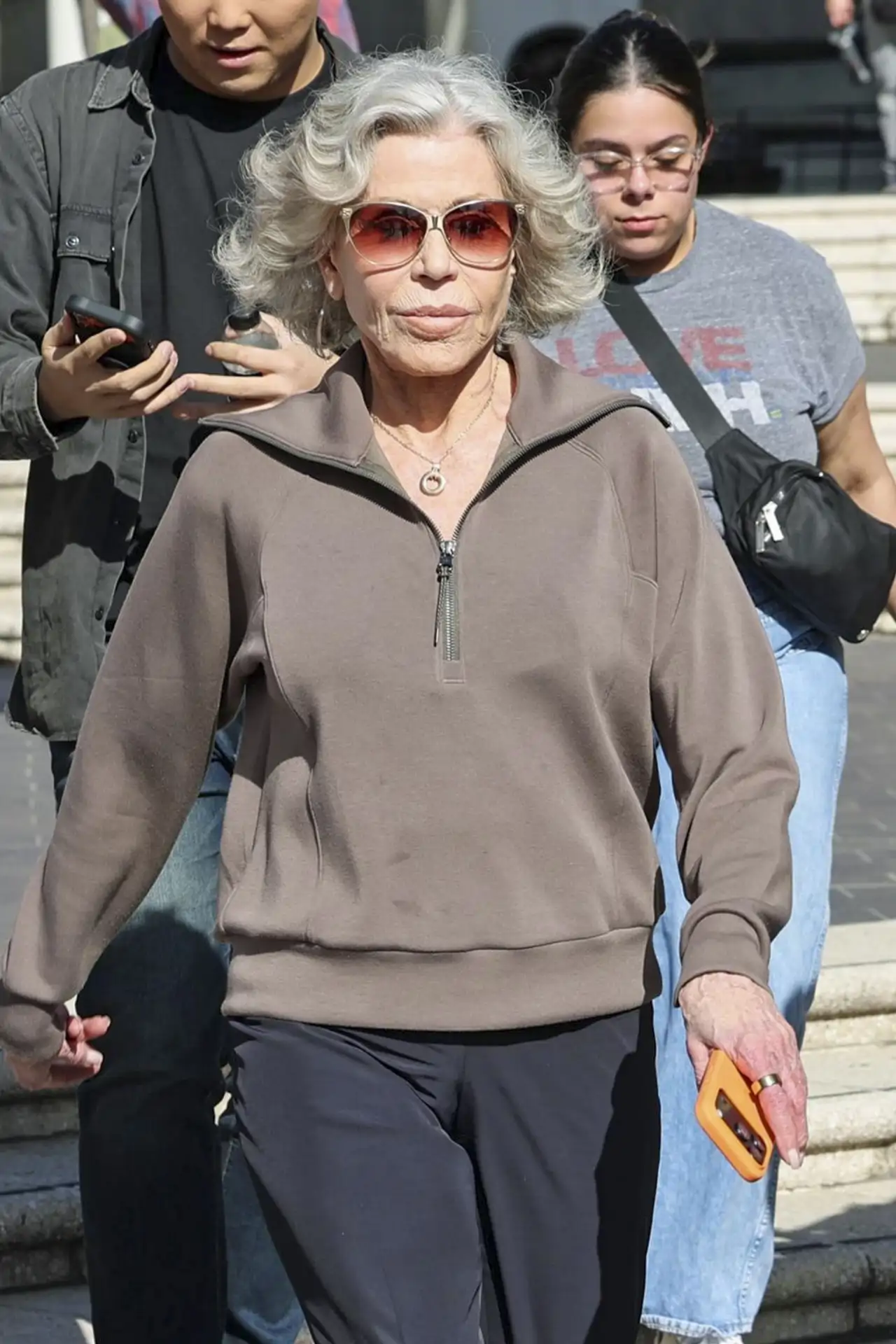Jane Fonda (88 años) explica su rutina de deporte favorita: la caminata ...