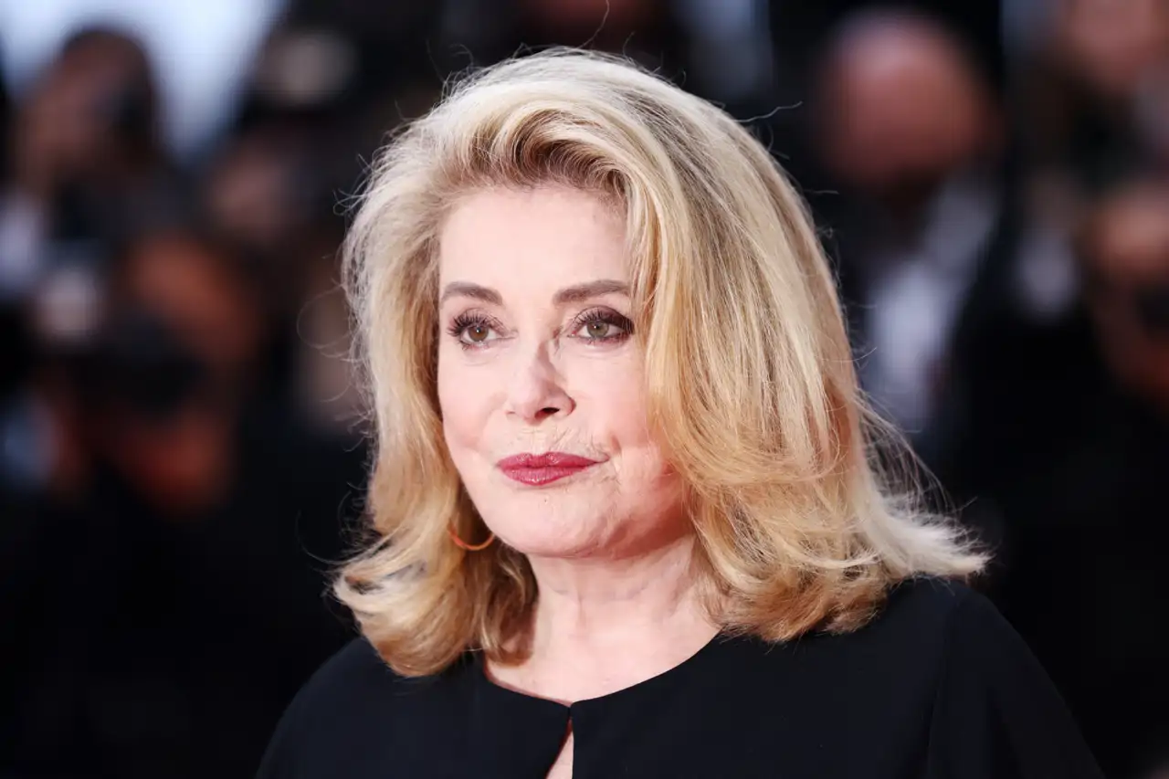 Catherine Deneuve (82 años). "Mi madre nos decía que el sol no era muy ...