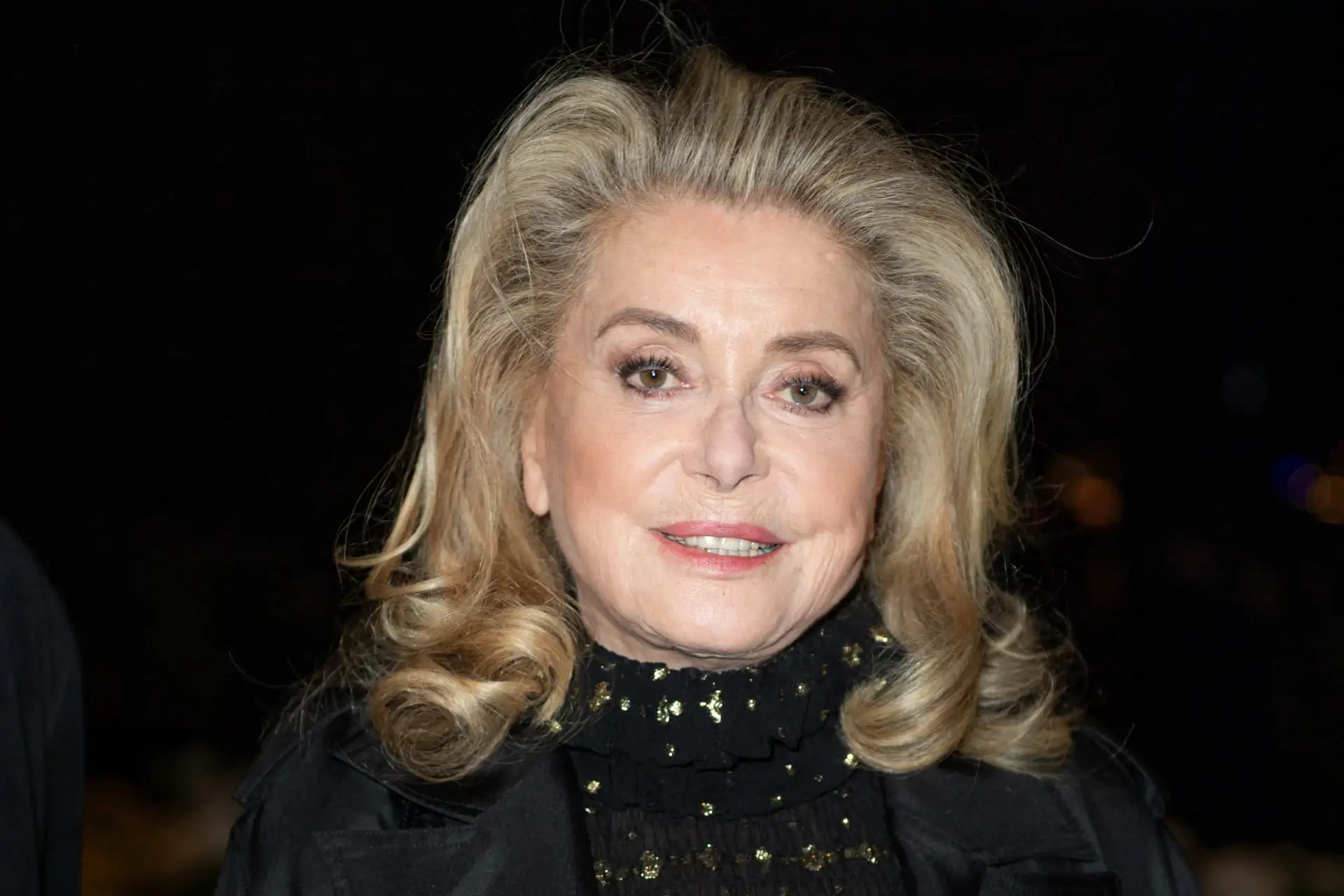 Catherine Deneuve (82 años). "Mi madre nos decía que el sol no era muy ...