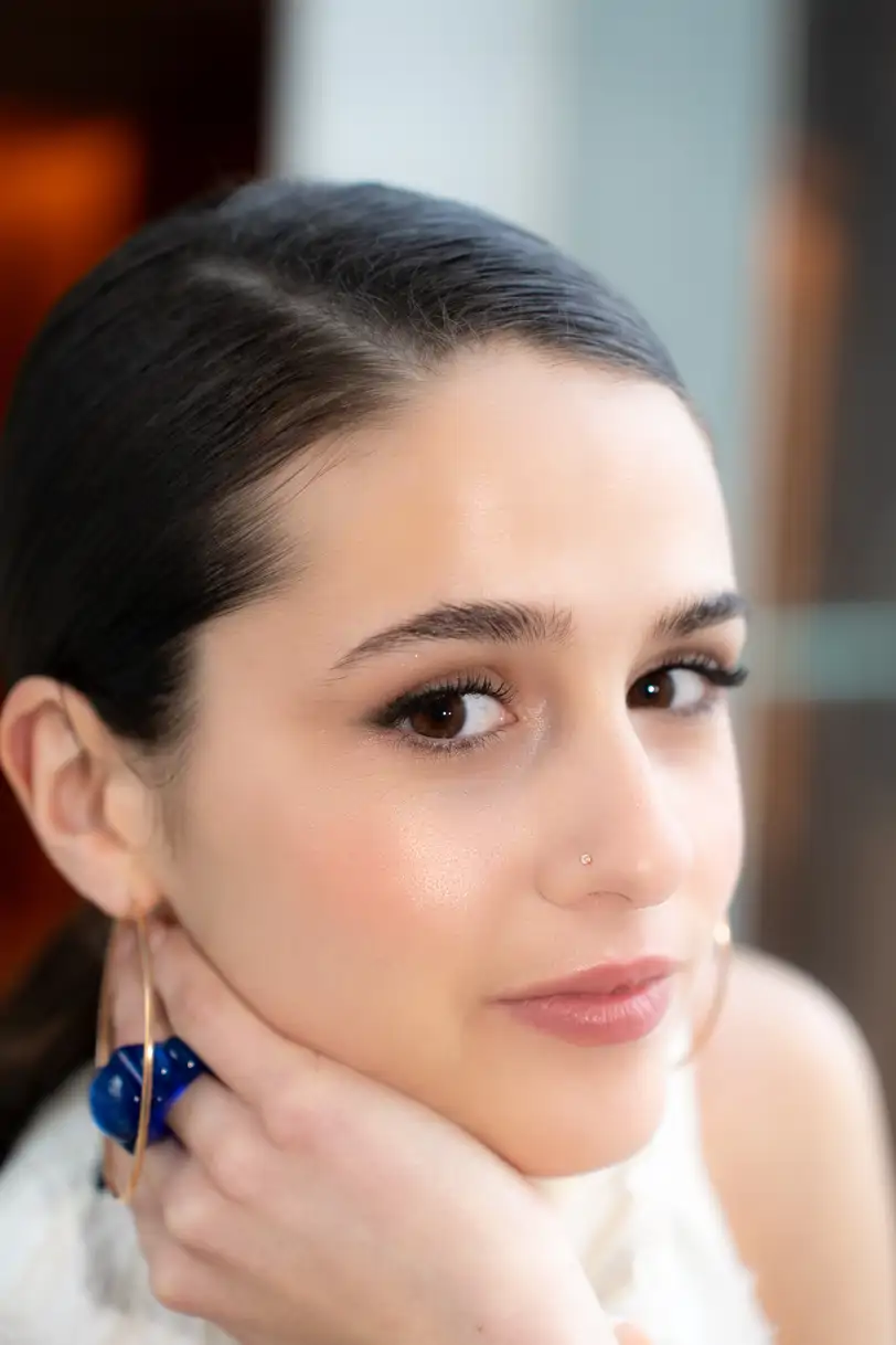 Elegancia y minimalismo: Elvira Lara brilla (literalmente) en su 'debut ...