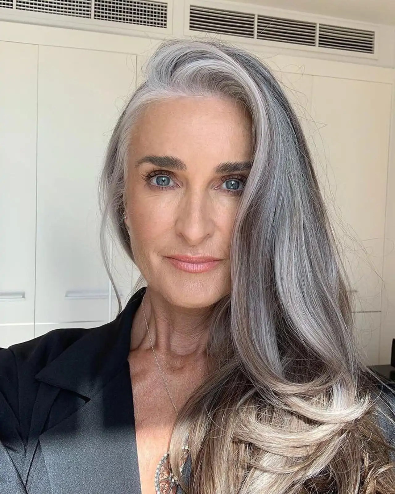 5 tipos de mechas blancas para disimular canas: naturales, elegantes ...