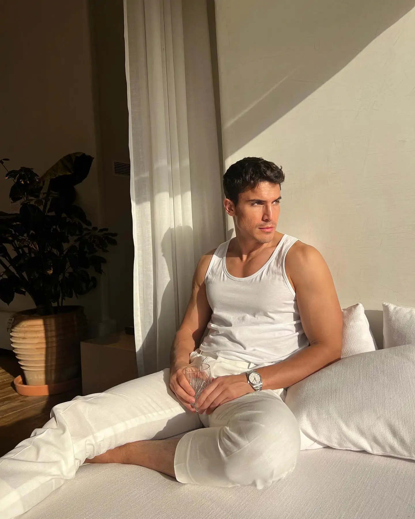 Alex González desvela los ejercicios para activar el cuerpo que hace ...