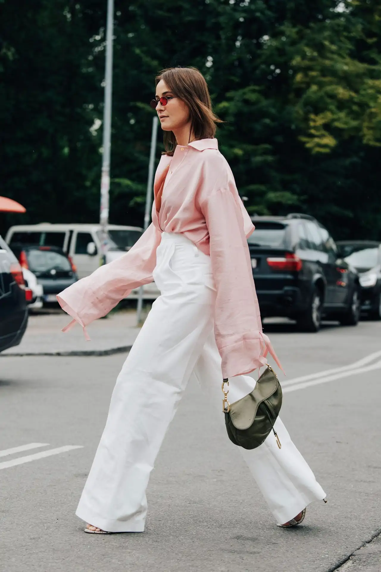 10 pantalones campana de Zara que hacen efecto tipazo y son elegantes ...