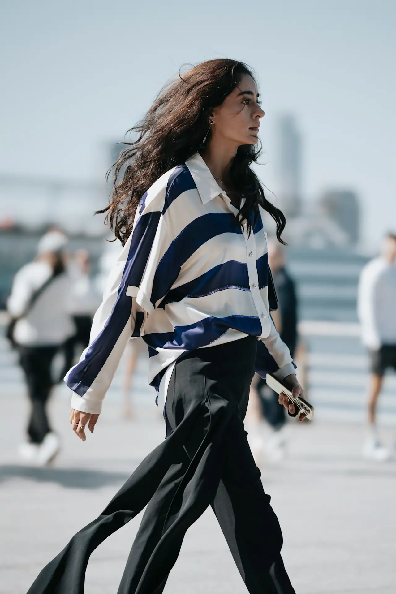 De Zara hasta Massimo Dutti: 10 blusas de rayas marineras que no ...
