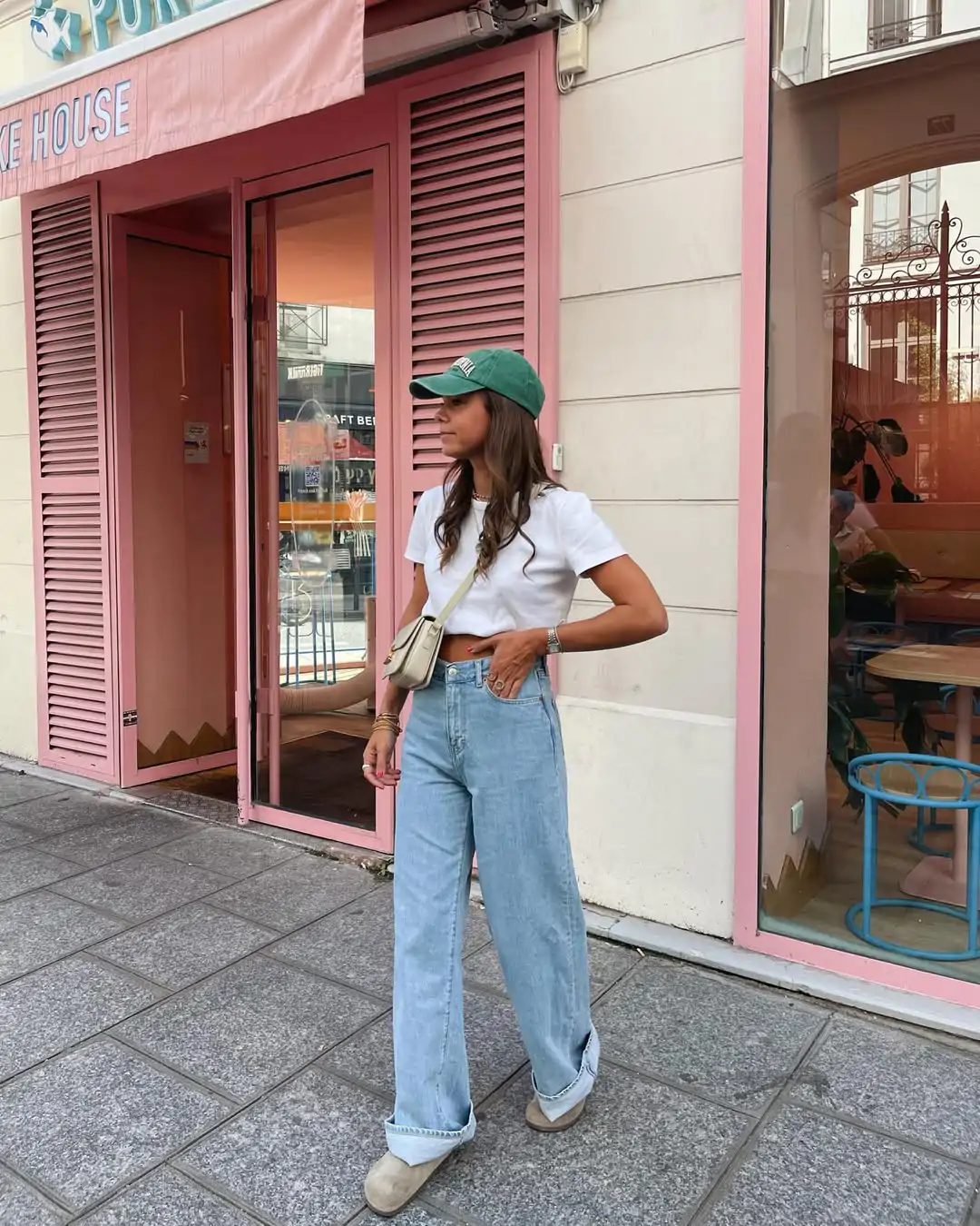 Los mom fit están de moda este verano: cómo llevar los jeans más ...